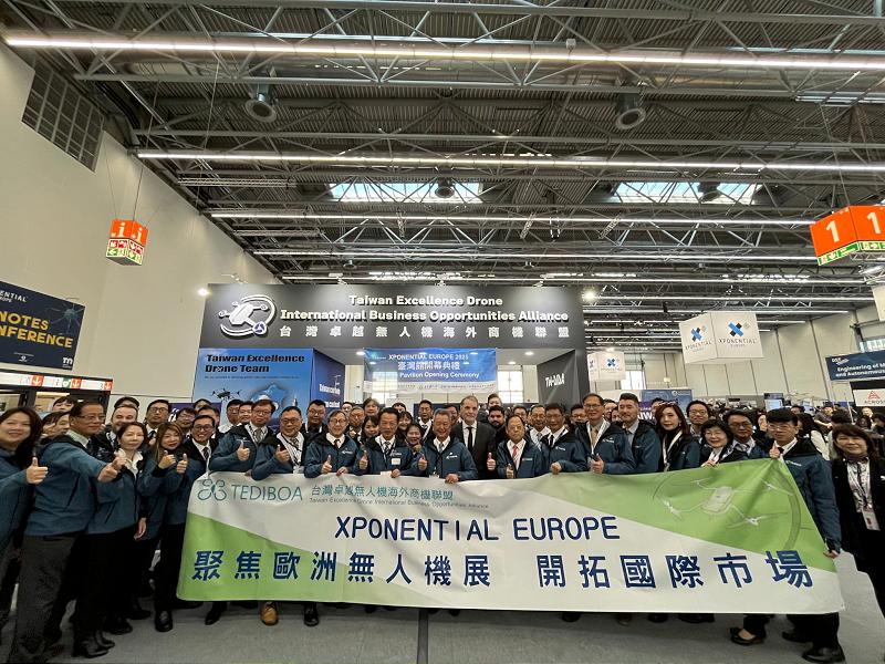 【容傳媒】嘉義縣長翁章梁與臺灣卓越無人機海外商機聯盟 率無人機業者赴德XPONENTIAL無人載具展