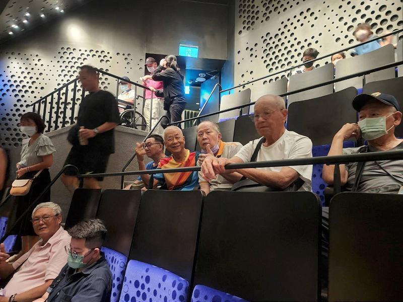 【容傳媒】高雄榮家長輩走進劇場 觀賞舞台劇感受藝術療癒力